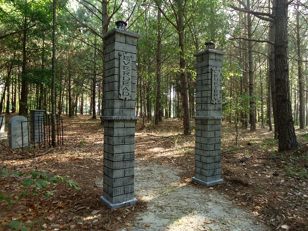 Evil Soul Studios Ever Dead Cemetery Entrance Columns Lighted (Set ...
