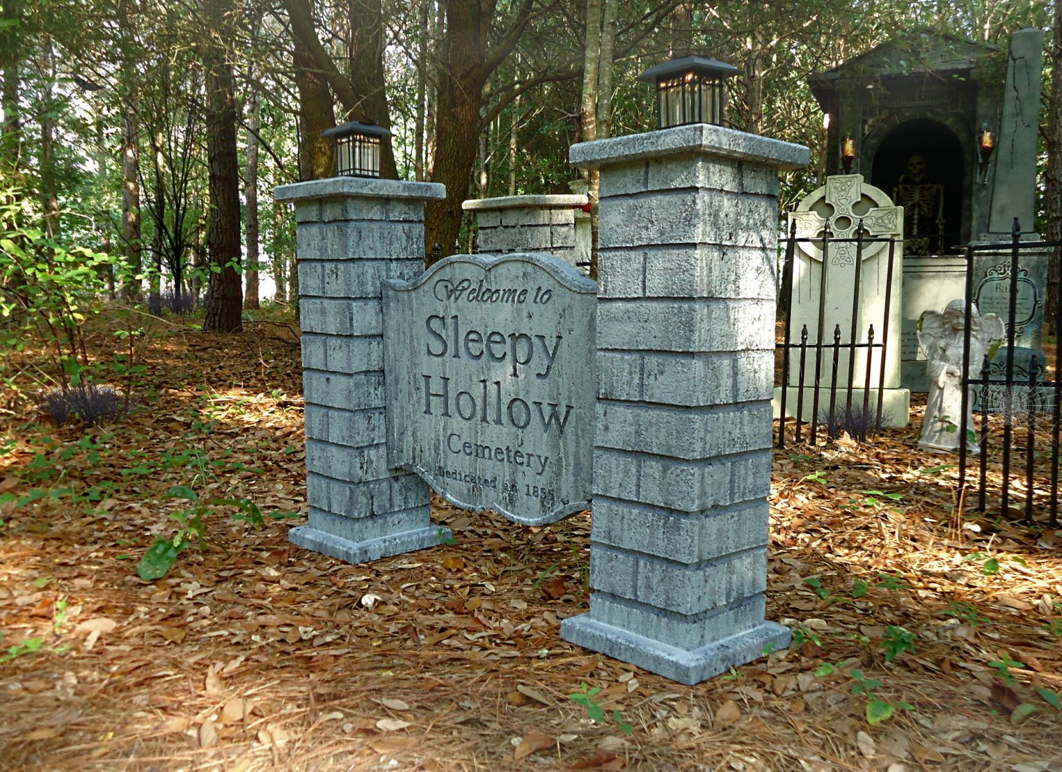 Evil Soul Studios Sleepy Hollow Cemetery 2-Sided Lighted Entrance Sign ...