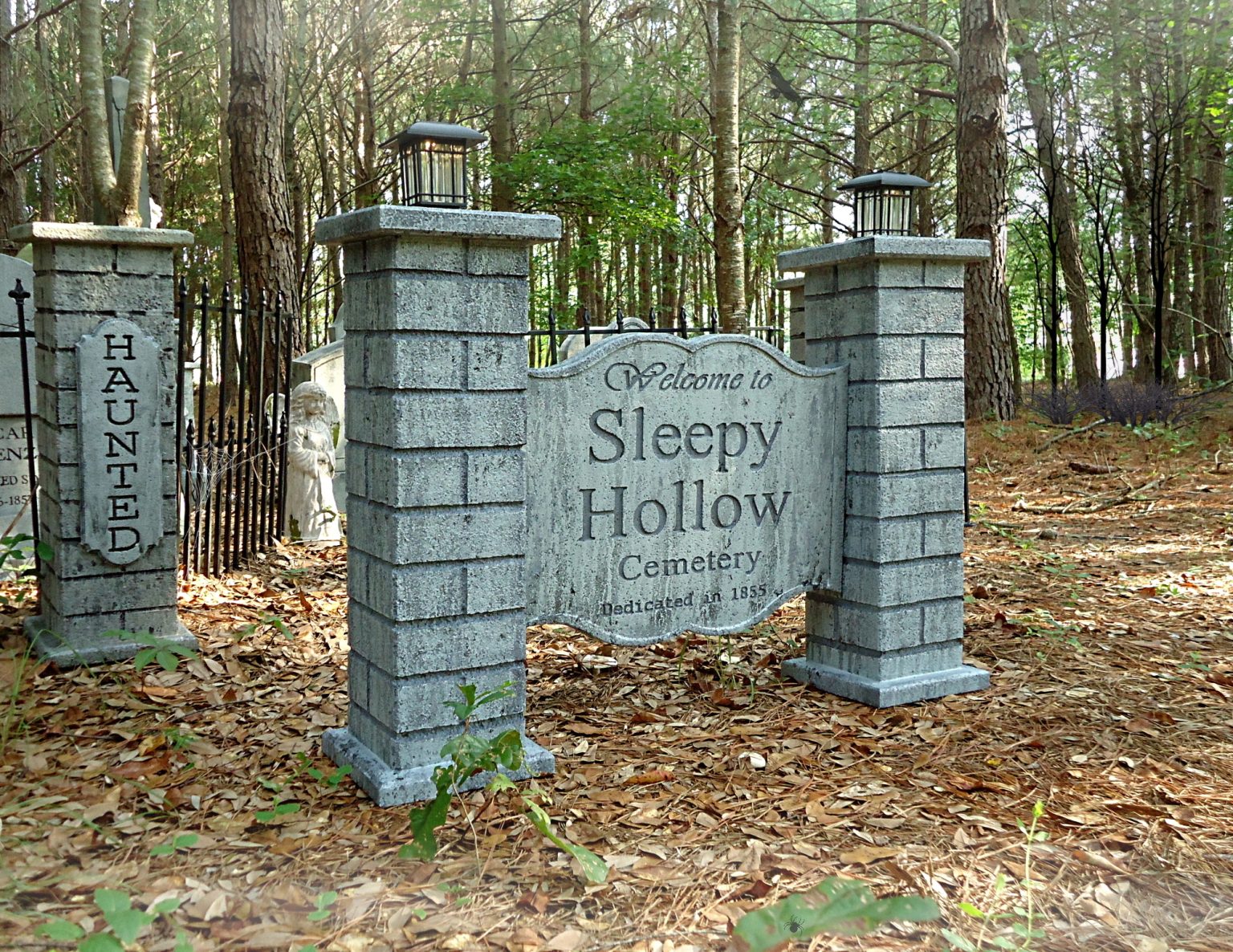 Evil Soul Studios Sleepy Hollow Cemetery 2-Sided Lighted Entrance Sign ...